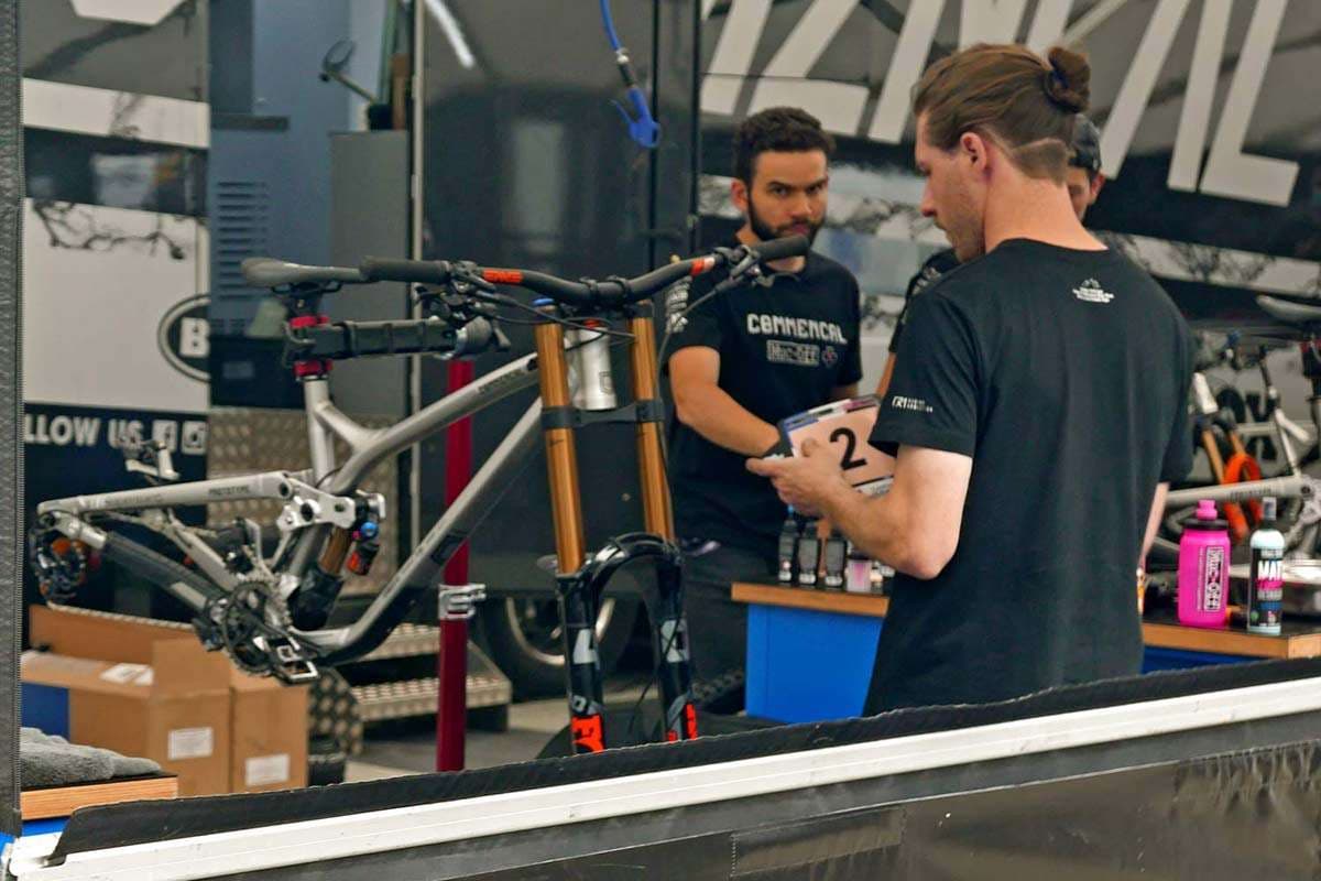 Updated: Commencal Supreme DH prototype models virtual high pivot ...